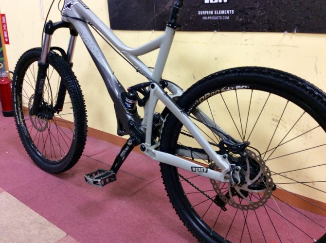 giant4 – MTBプロショップ BACKYARD GARAGE HOUSE